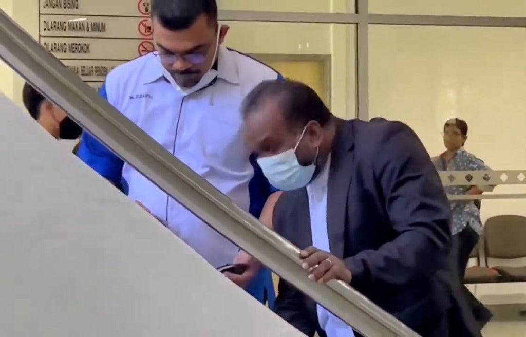 Lawyer & Photographer Start Fight Outside Court at Cradle Fund Murder ...