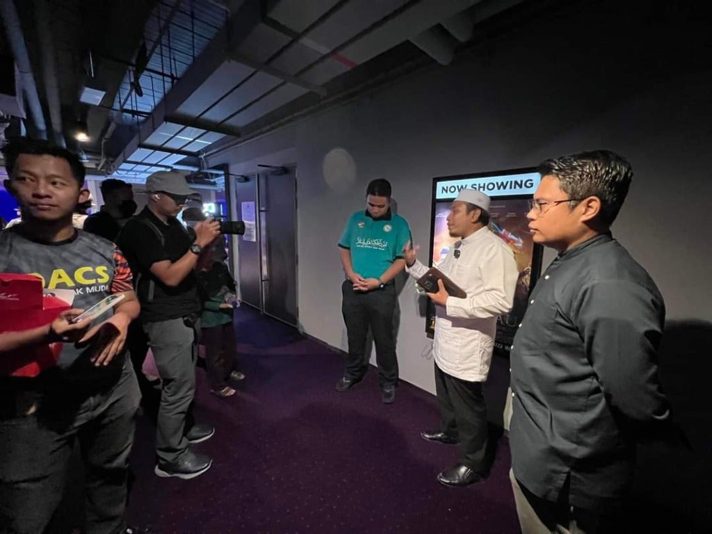 PAS Youth Chief Who Opposed Cinemas in Kelantan Spotted Watching a ...