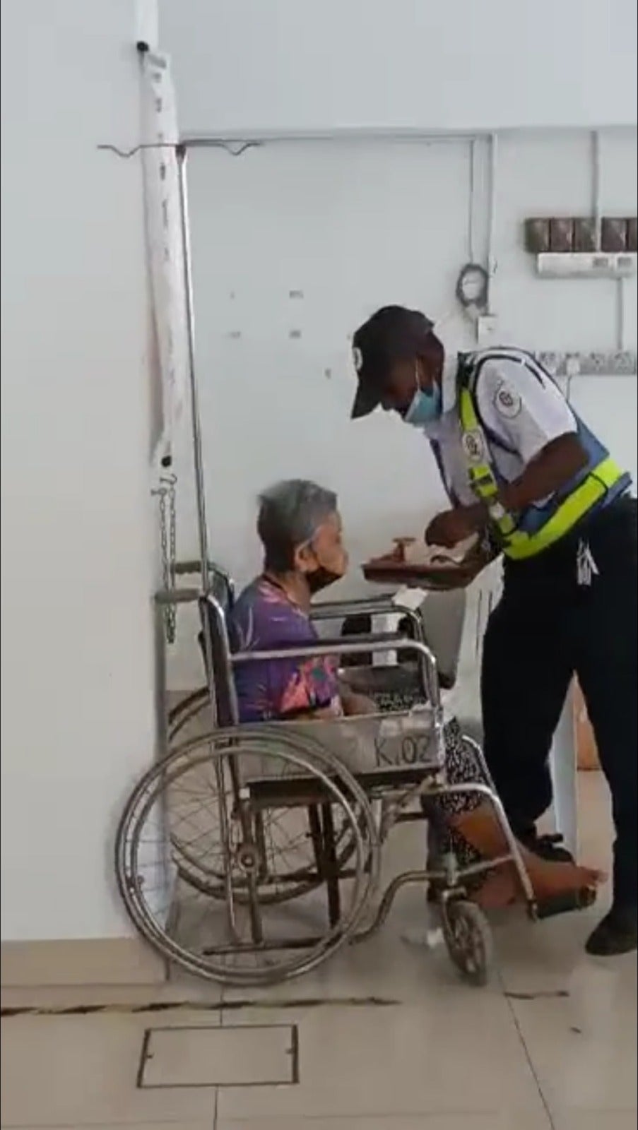 WATCH: Penang General Hospital Security Guard Praised For Kindly ...