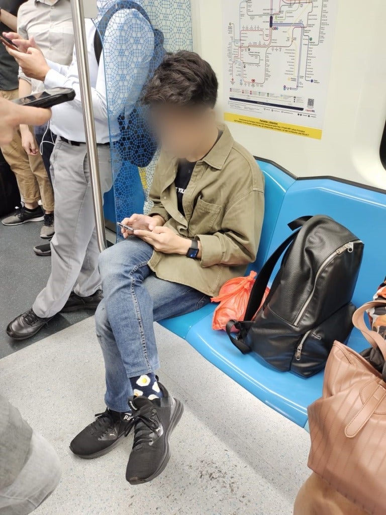 "Why couldn't you just talk to him?" - M'sians Slam MRT User Exposing ...