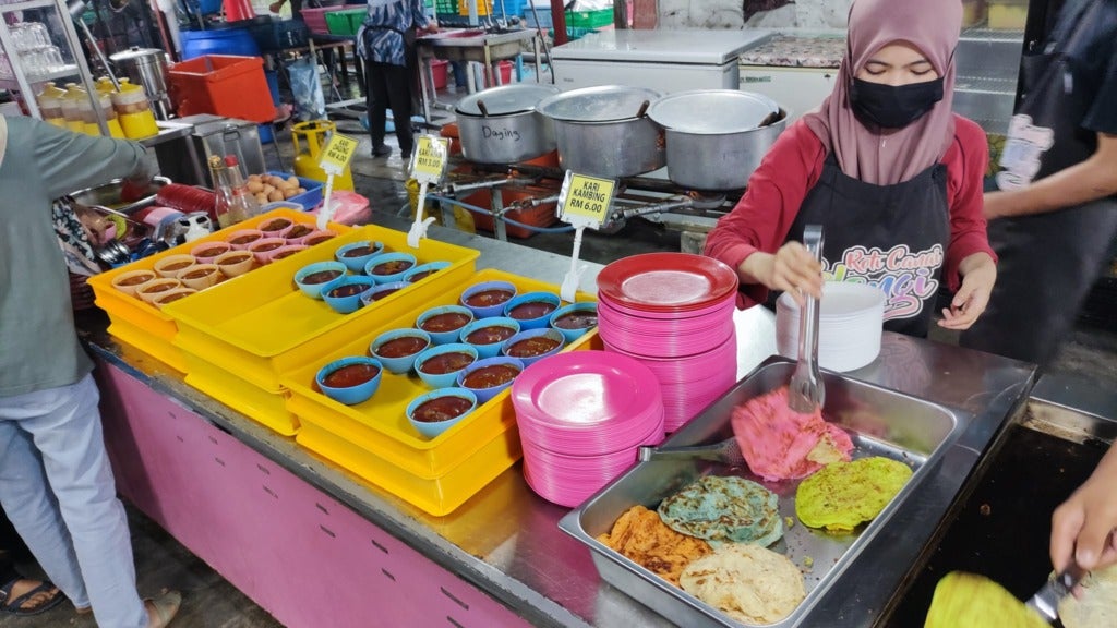 Flavoured Roti Canai! This Place In Kuala Selangor Serves Rainbow Roti ...