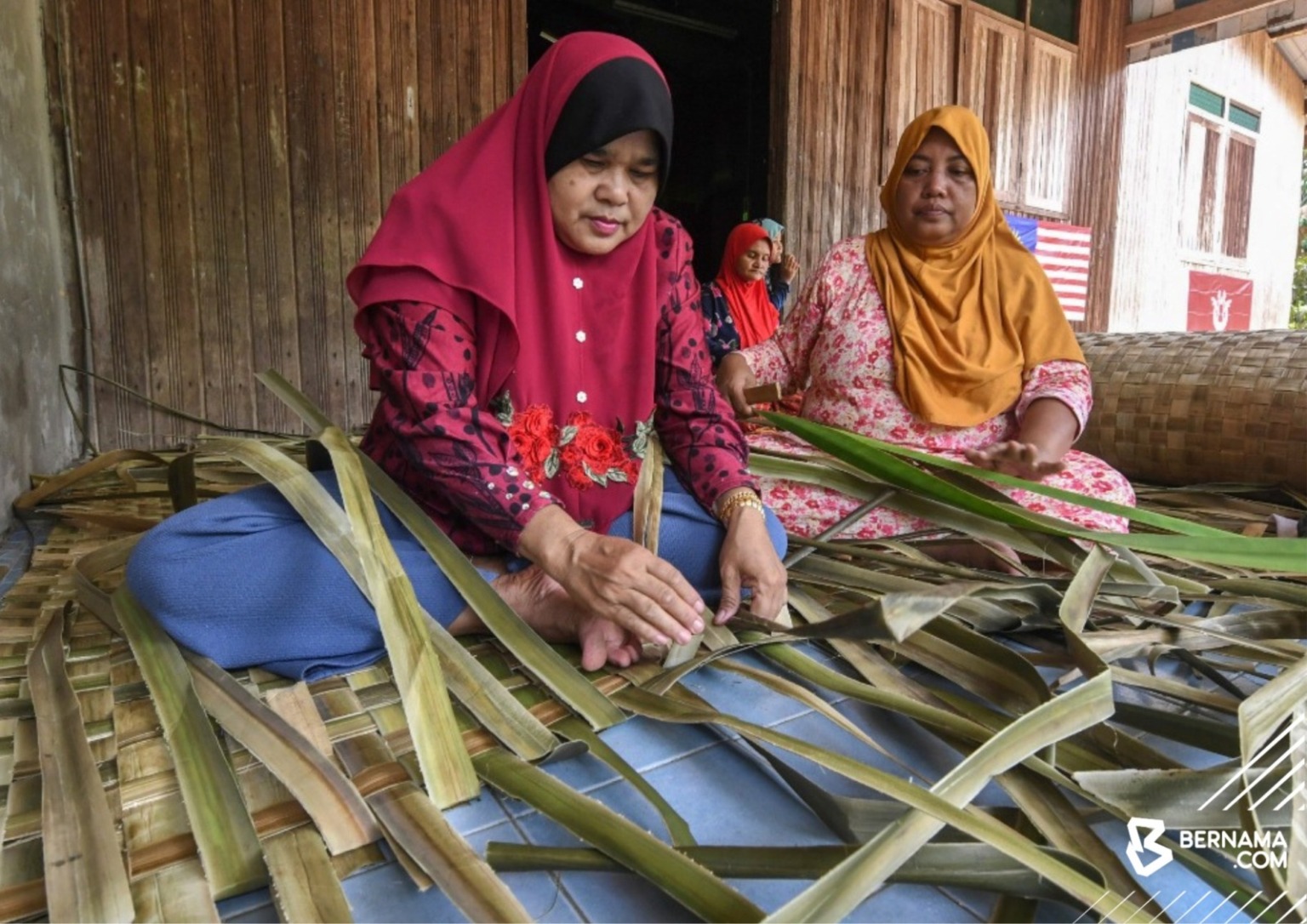 A Glowing KLCC & Giant Bunga Rayas? Here Are 6 Of The Best Merdeka ...