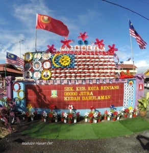 A Glowing KLCC & Giant Bunga Rayas? Here Are 6 Of The Best Merdeka ...