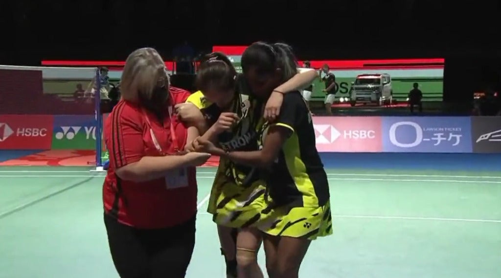 M'sian Badminton Player Cries After Sustaining Painful Knee Injury ...