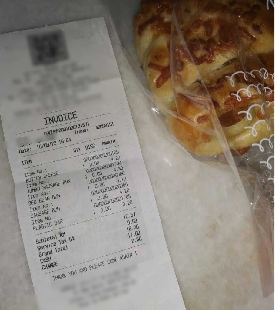 M'sian in Disbelief After Finding Worms in Sausage Bun Purchased at a ...