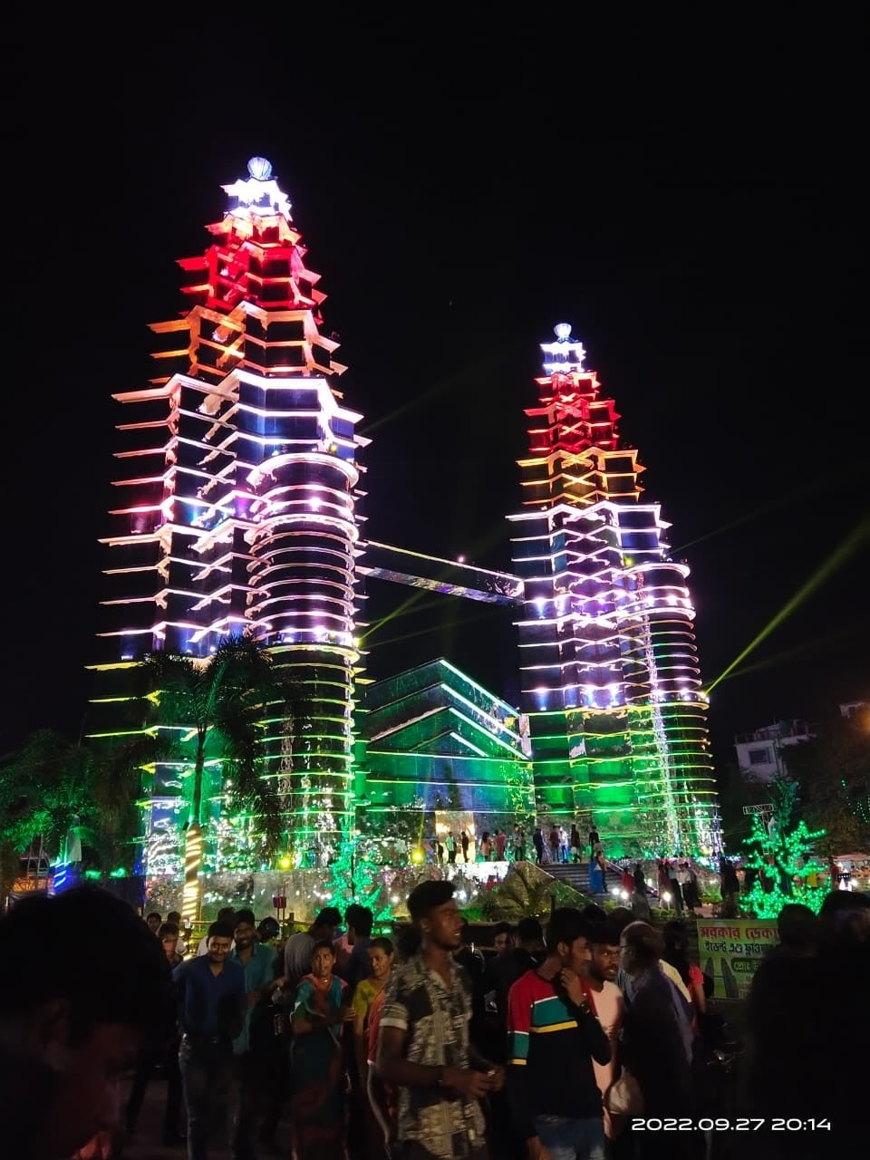 A Petronas Twin Tower Replica Was The Highlight of This Durga Puja in ...