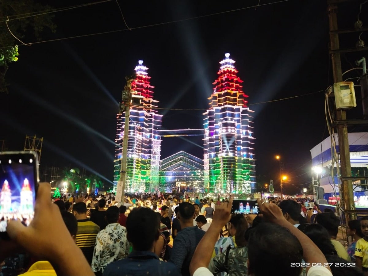 A Petronas Twin Tower Replica Was The Highlight of This Durga Puja in ...