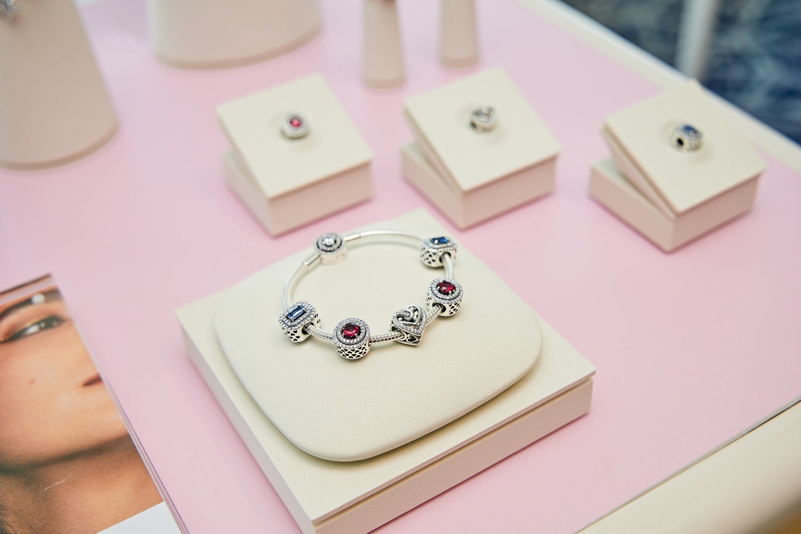 Pandora Malaysia Presents Holiday Collection 2022 On Genting Dream In ...