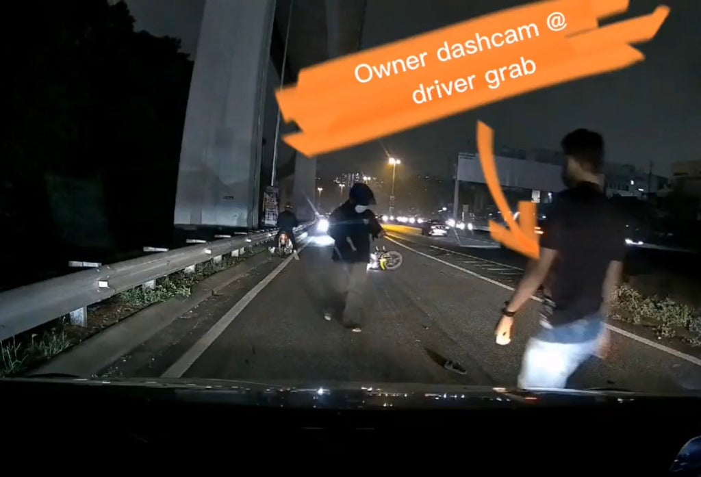 E-hailing Driver & Passenger Helps Motorcyclists in Accident, Passenger ...