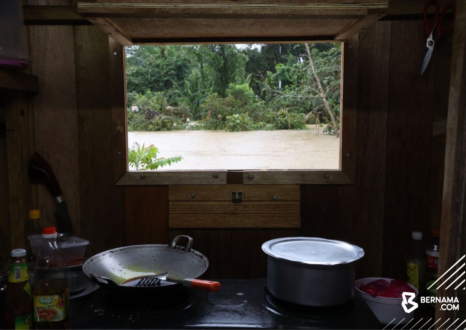 Elderly Terengganu Man Makes His Entire House Float After Being Fed Up ...