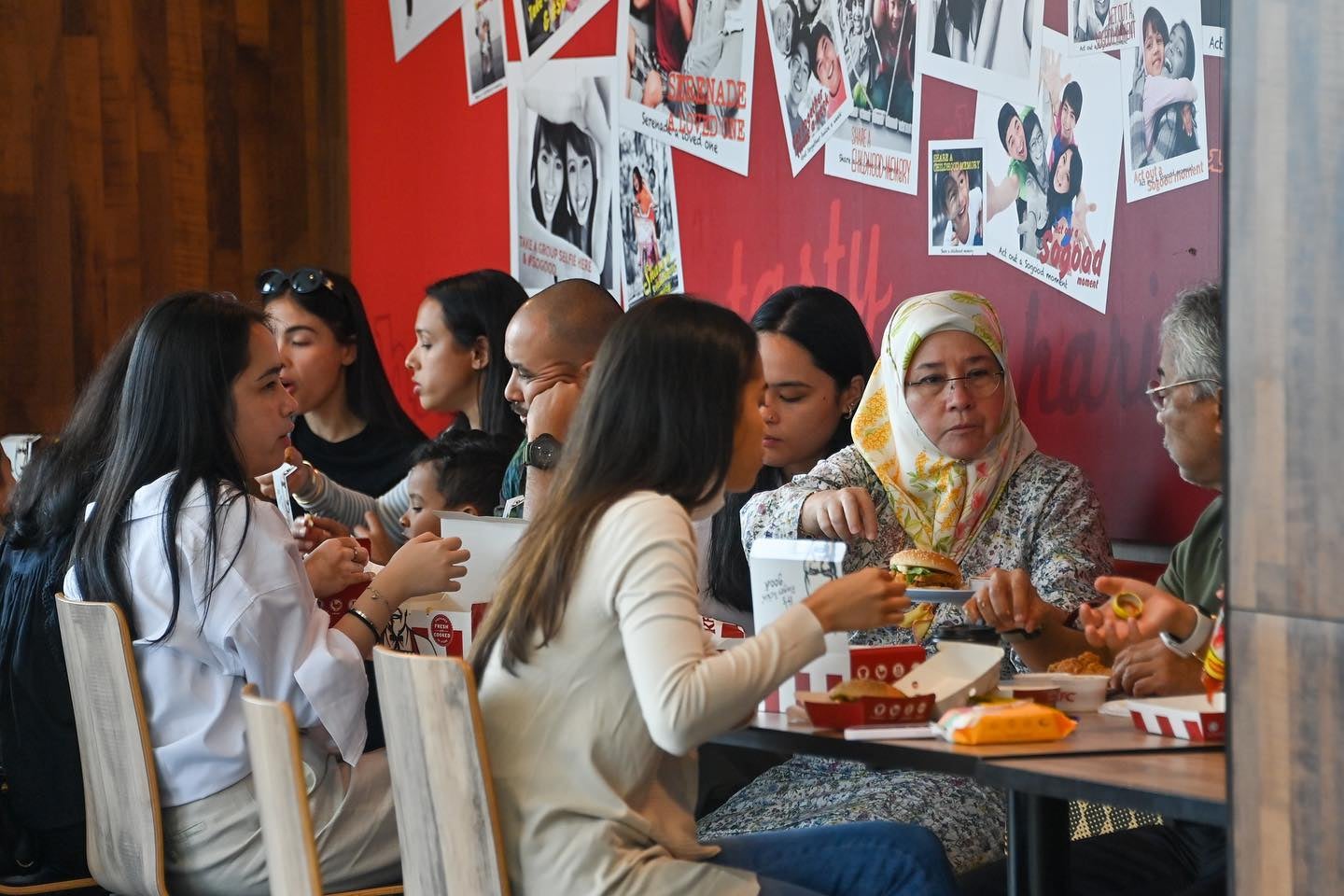 YDPA And His Family Spotted at KFC TTDI Having Lunch & Mingling With ...