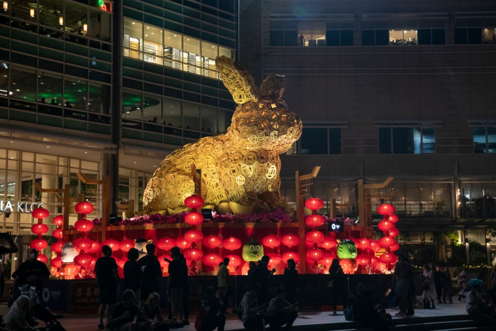 KLCC Hops Into The New Year & M'sia Book of Records With Giant Rabbit ...