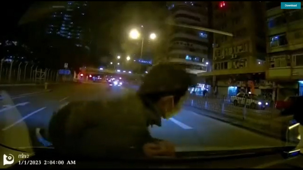 WATCH: Insurance Scammer Jumps Onto Moving Car, Pretends to Get Hit ...