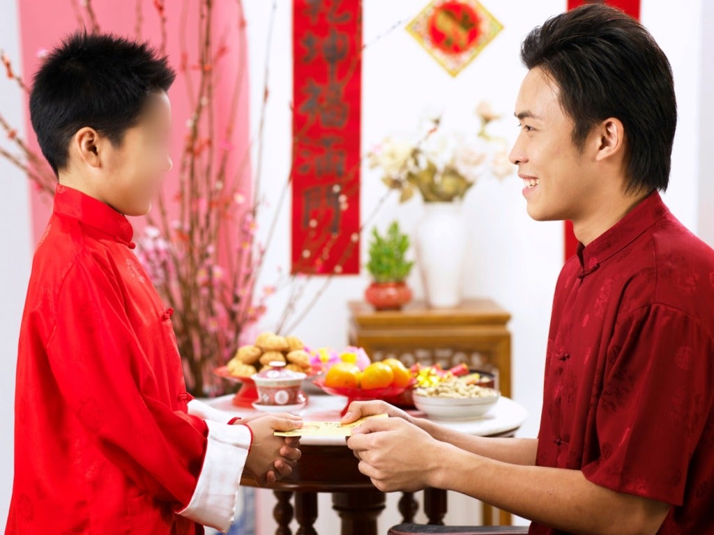 From Giving Angpows to Getting Called Fat, M'sians Share Their ...