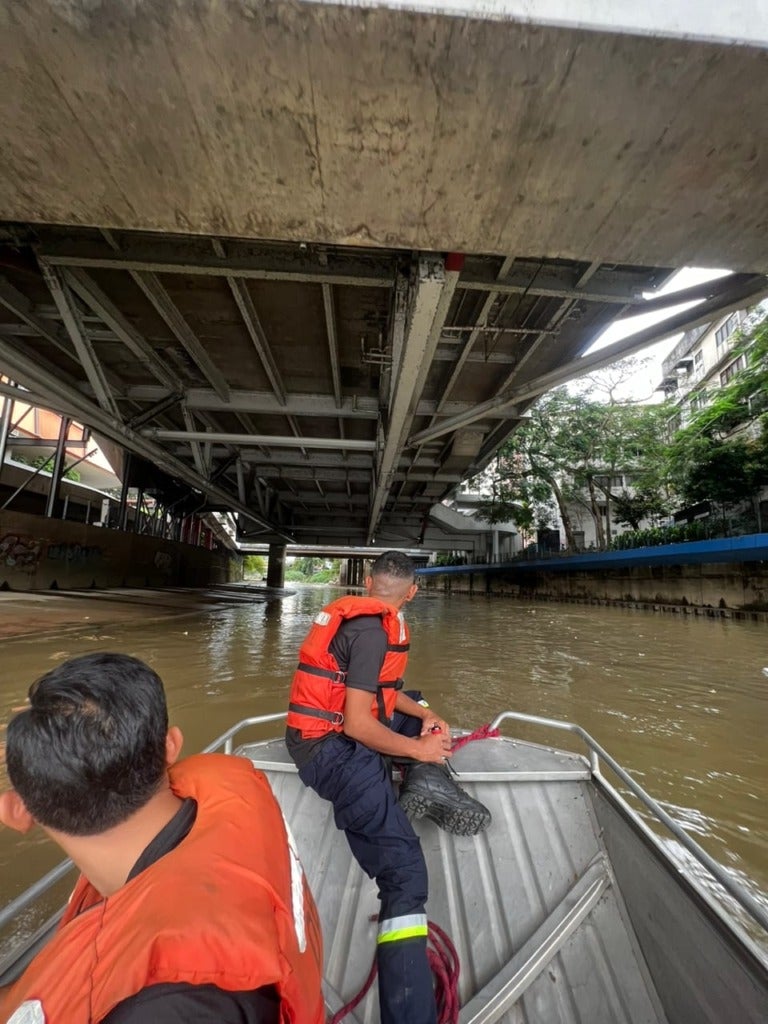 "We are committed" - Did You Know That DBKL Patrols The Rivers In KL As ...