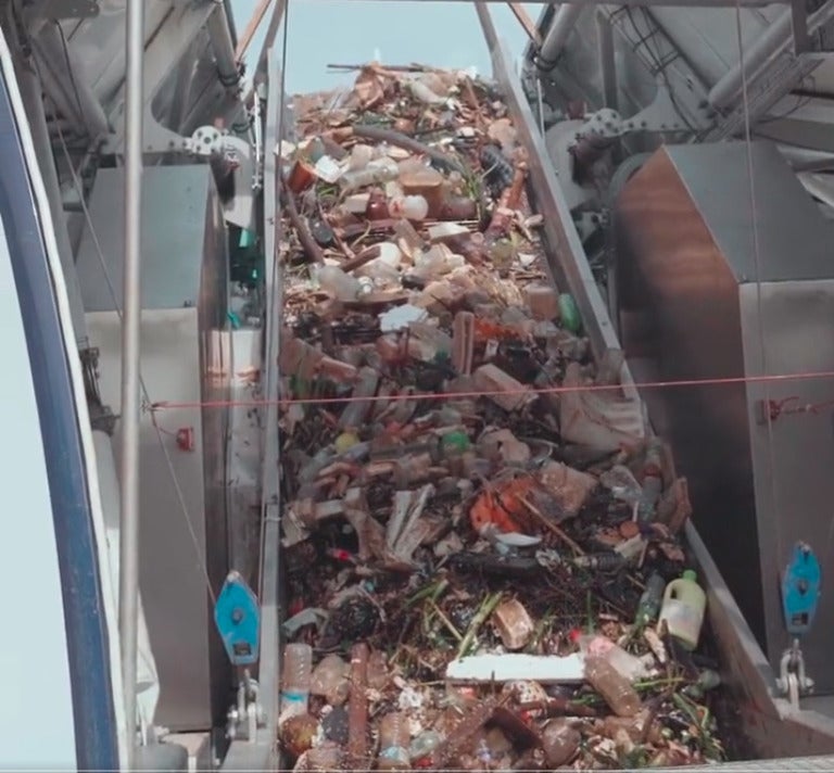 6 Rubbish Bins Inside Interceptor on Klang River Filled Up Within 2 & A ...