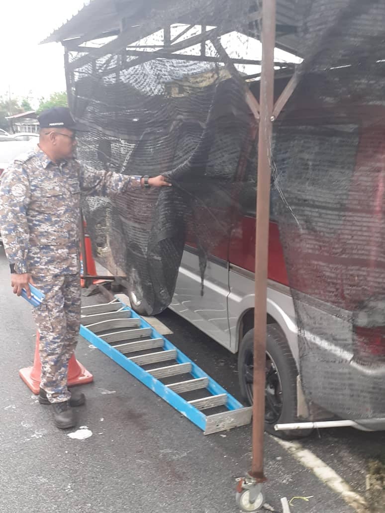 Kuantan Resident Builds Shed To Park Van In The Middle Of The Road, M ...