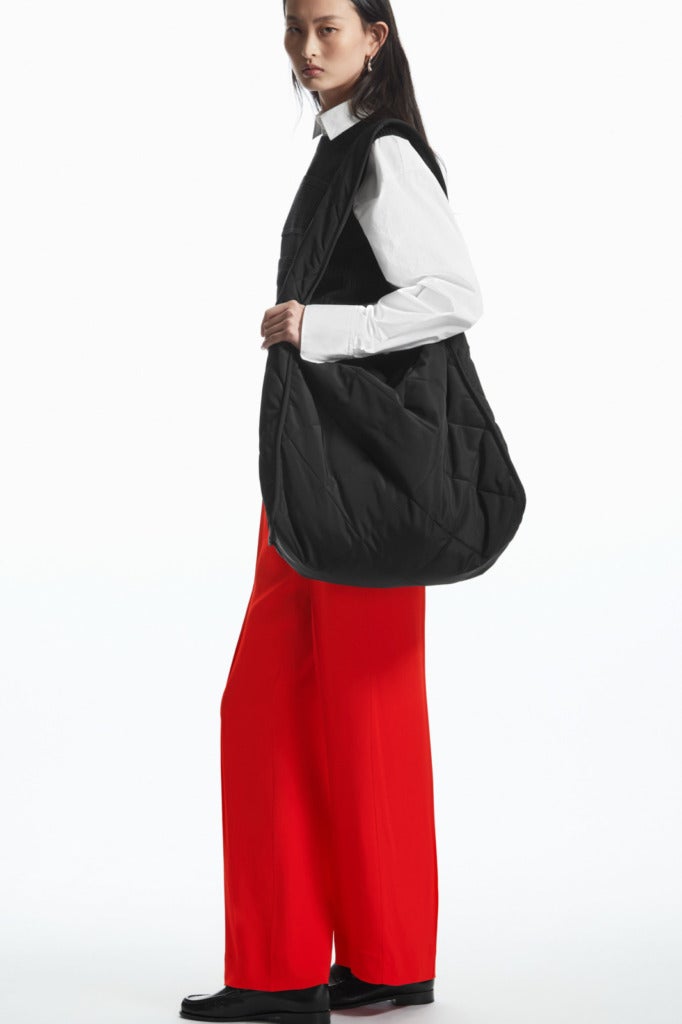 M'sians Queue in COS Pavilion Outlet For RM360 Quilted Bag Worn by Jennie From Blackpink - WORLD ...