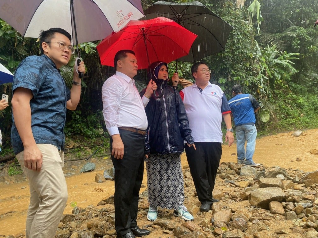 Bentong MP Confronts Netizen Who Left Obscene Comment on Picture of Her ...