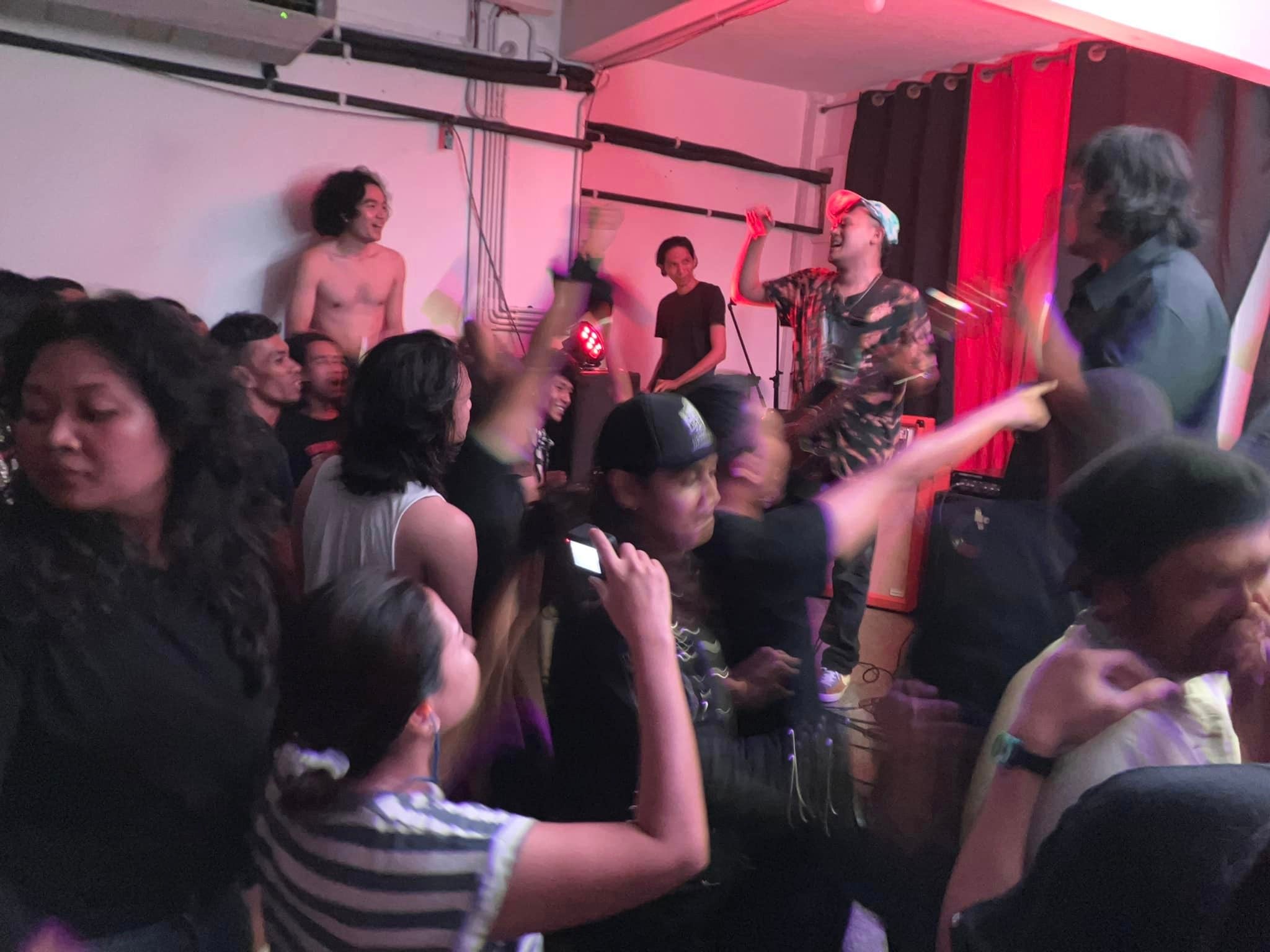 Foreigner Condemns PDRM's Attitude & Behaviour During Penang Punk Rock Show Raid - WORLD OF BUZZ