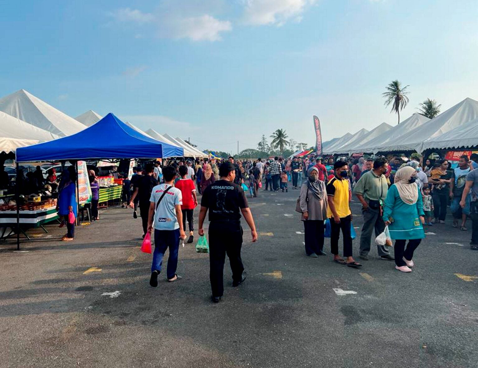 M'sian Refuses to Go to Ramadan Bazaars as Women in 'Immodest' Clothing ...