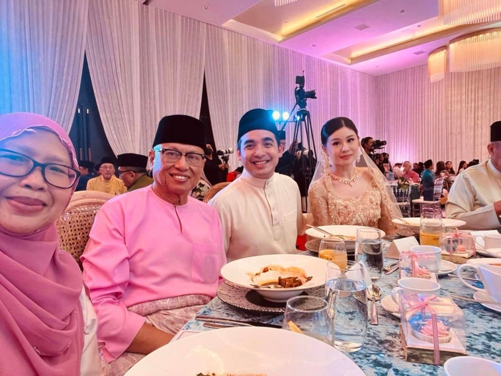 "It's incomplete without Bossku" - Najib's Youngest Son Gets Engaged ...