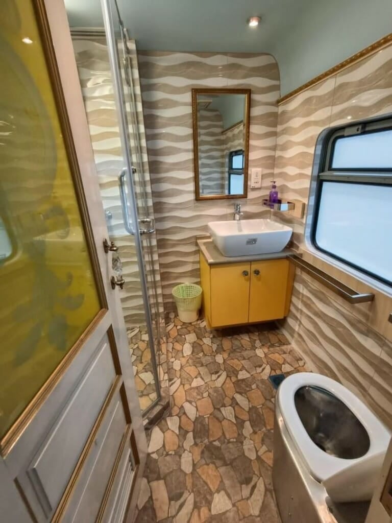 "Lounge, karaoke room, dining area" - You Can Now Travel Like a King ...
