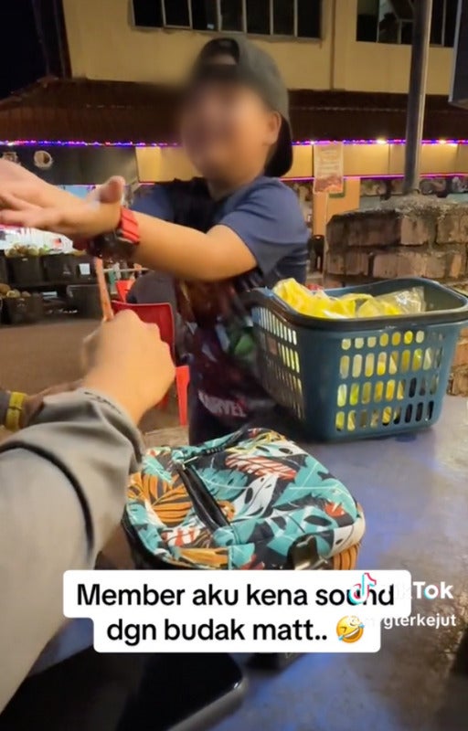 M’sian Boy's Sliced Mangoes Selling Skills Leave Netizens Amazed With ...