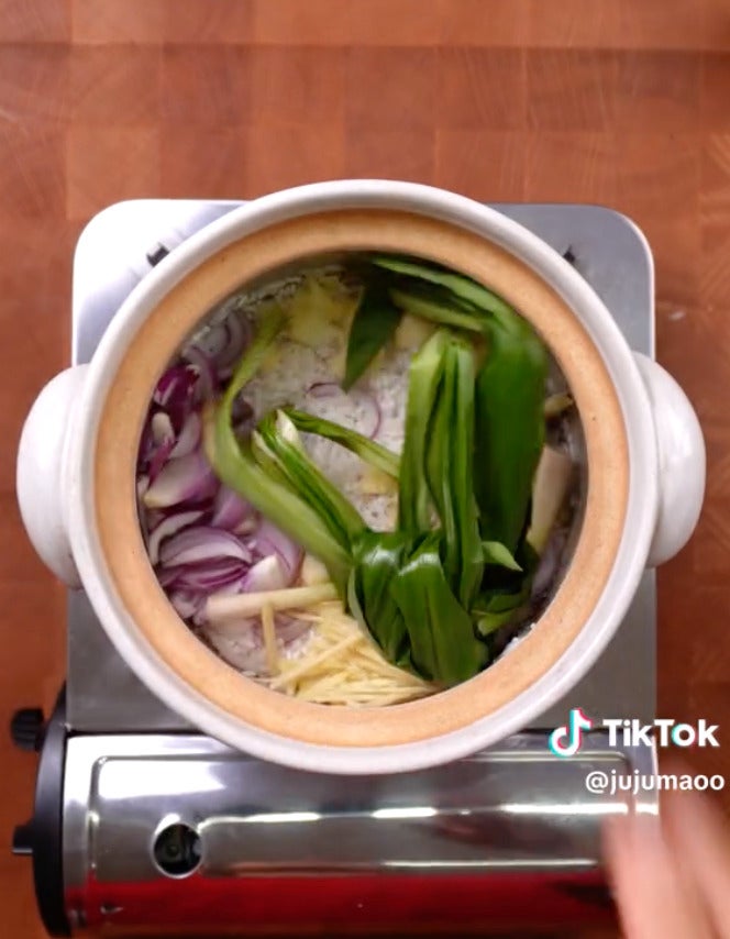 Filipino Food Influencer Cooks & Eats Nasi Lemak for the 1st Time & He ...