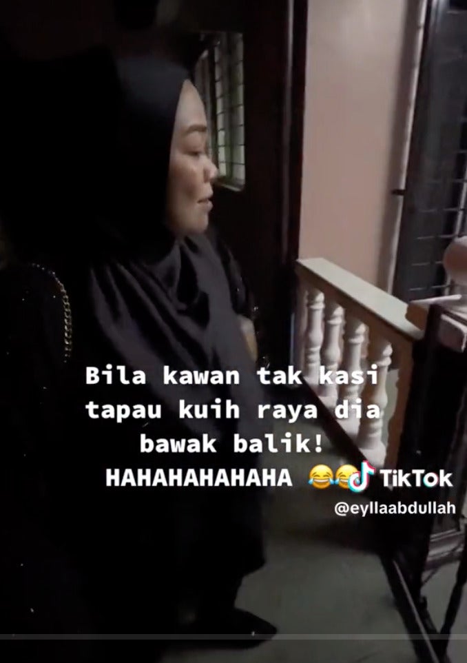 M’sian Friends' Hilarious Drama When Not Allowed to Tapau Kuih Raya Had ...