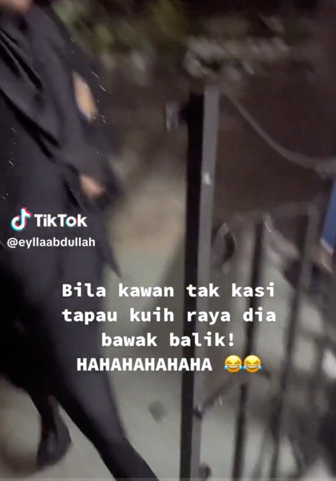 M’sian Friends' Hilarious Drama When Not Allowed to Tapau Kuih Raya Had ...