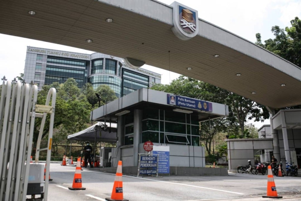 Another UiTM Accounting Student Makes M’sia Proud by Getting the 3rd ...