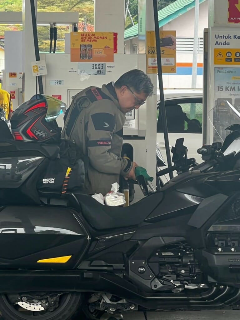 M'sian Praises Thai Bikers in Perak for Using RON97, Reminds S'porean Drivers to Learn From Them ...