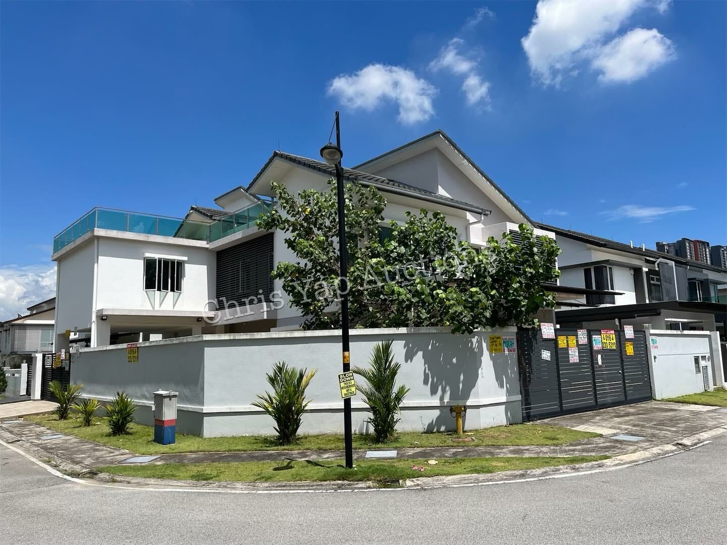 Property Agent Calls in 'Ghostbusters' to Deduce That Klang House for ...