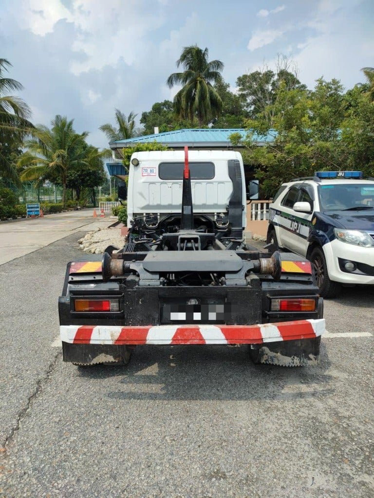 JPJ Detains 13yo M'sian & His 15yo Brother For Being Part-Time RoRo ...