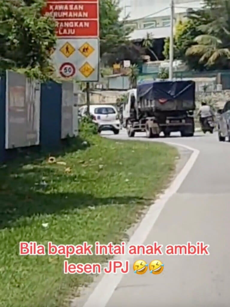 "You can do it girl!" - M'sian Father Spies on His Daughter's JPJ ...