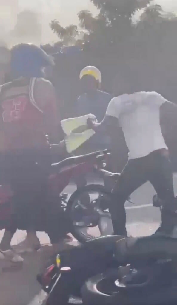Viral Video Shows Motorcyclists Fighting in Tanjung Rambutan, PDRM ...