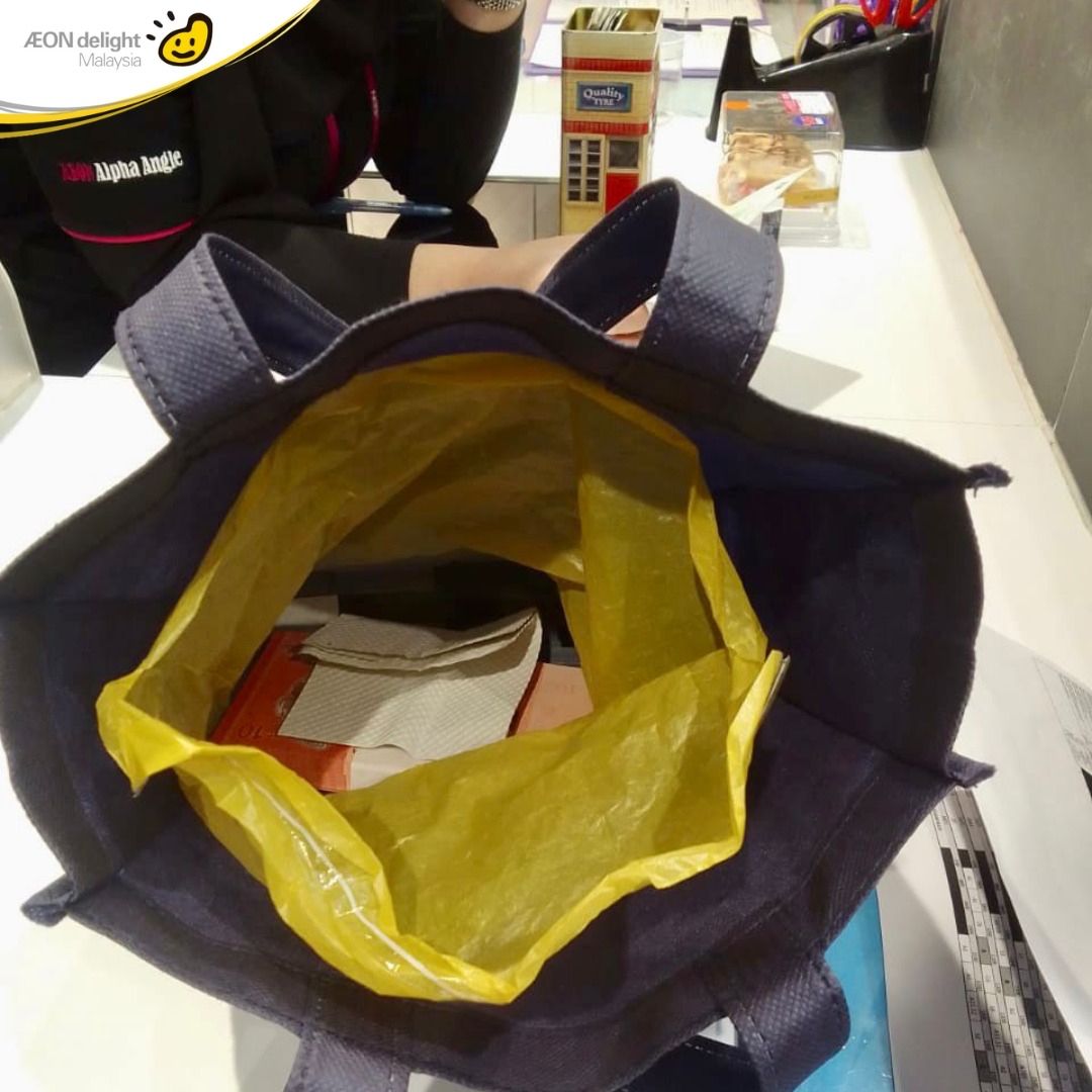 AEON Delight Staff Member Returns Bag Filled With RM18k & Foreign ...