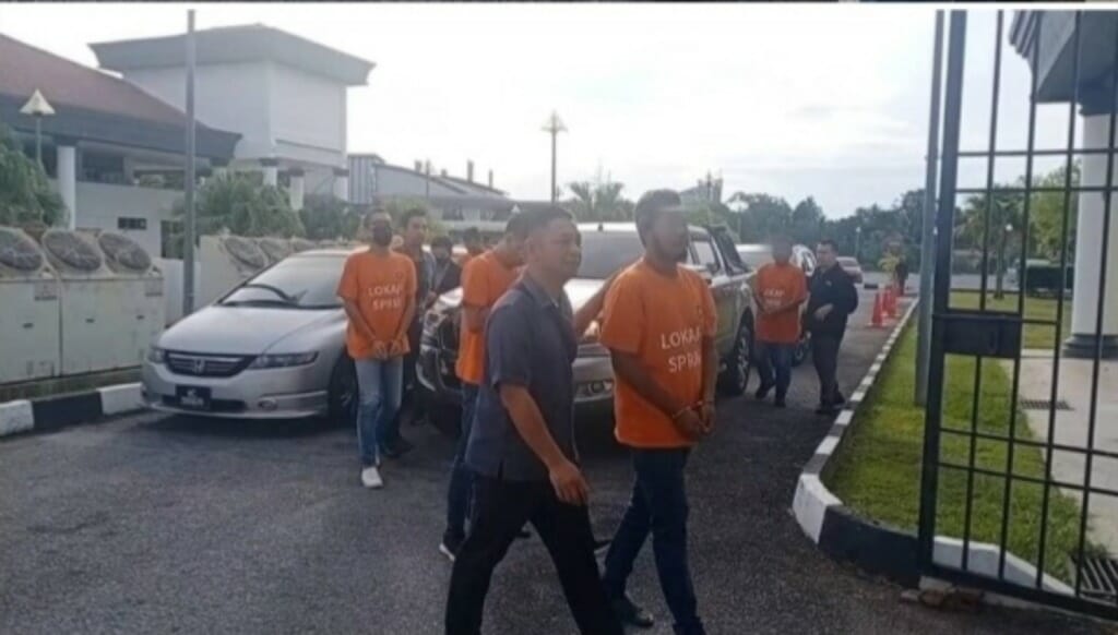 "RM33 Million loss" - MACC Arrests 7 Customs Agents For Luxury Car ...