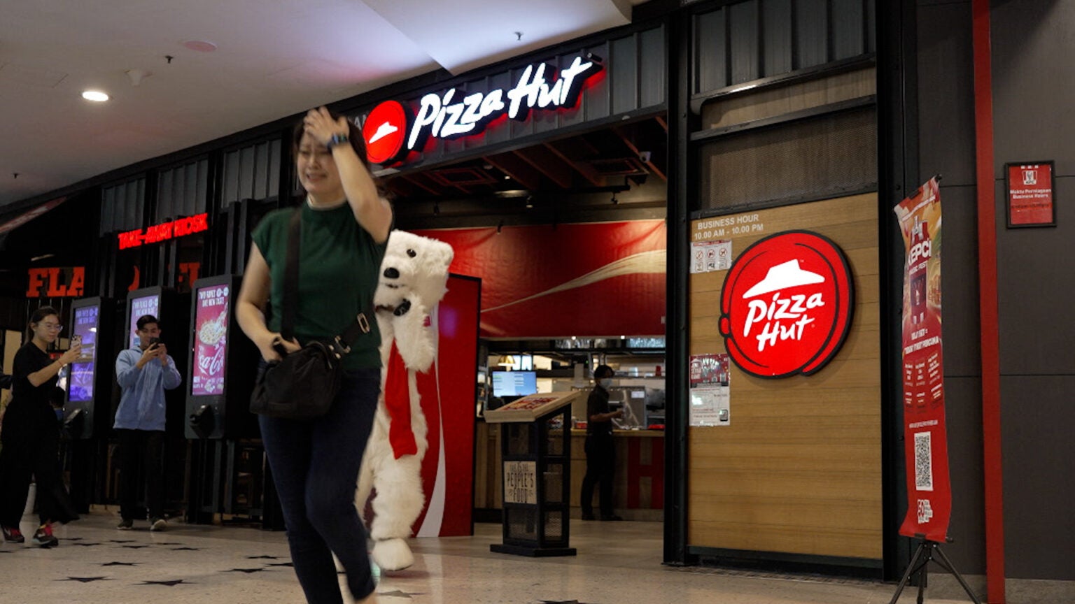 A Bear-y Whacky Surprise: Here's How Pizza Hut's Cola-boration Prank ...