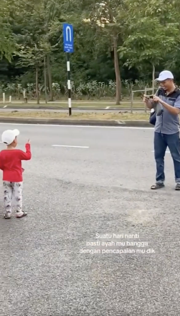 "A future police officer" - M'sian Boy Gets Super Excited After Seeing ...