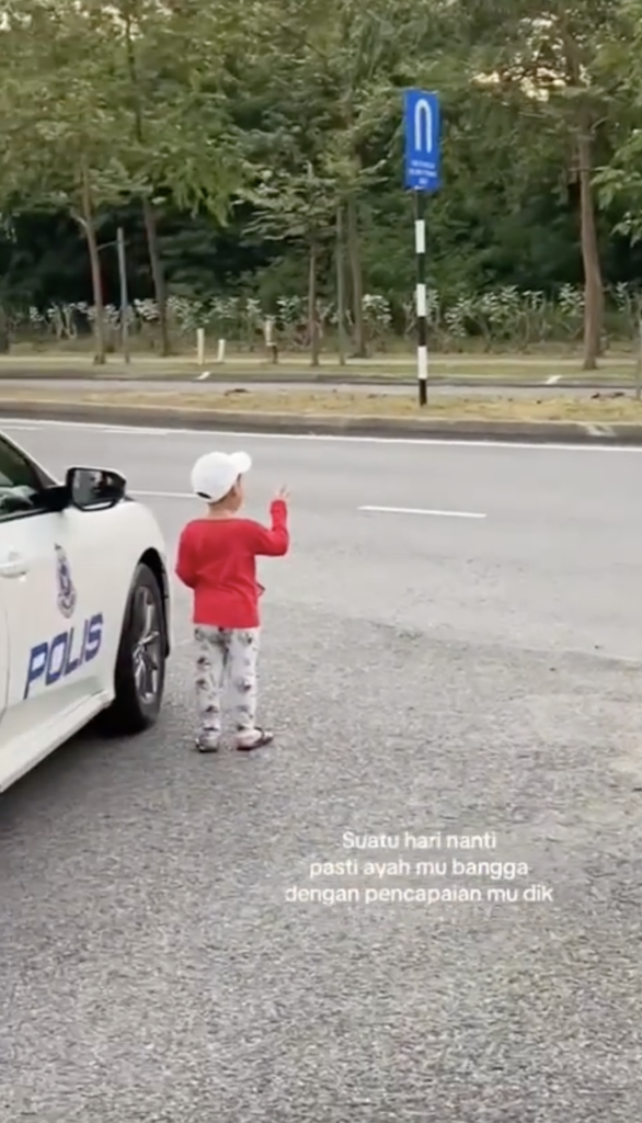 "A future police officer" - M'sian Boy Gets Super Excited After Seeing ...