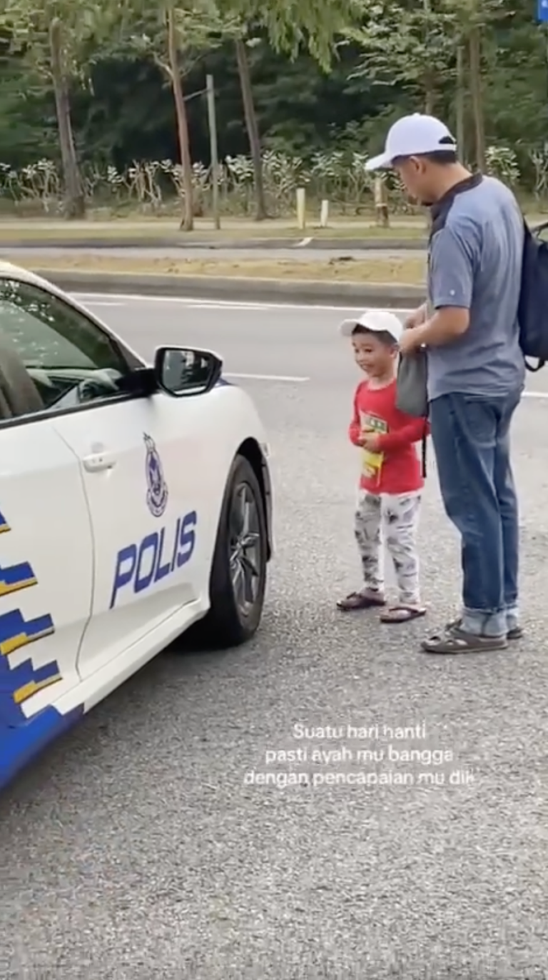 "A future police officer" - M'sian Boy Gets Super Excited After Seeing ...