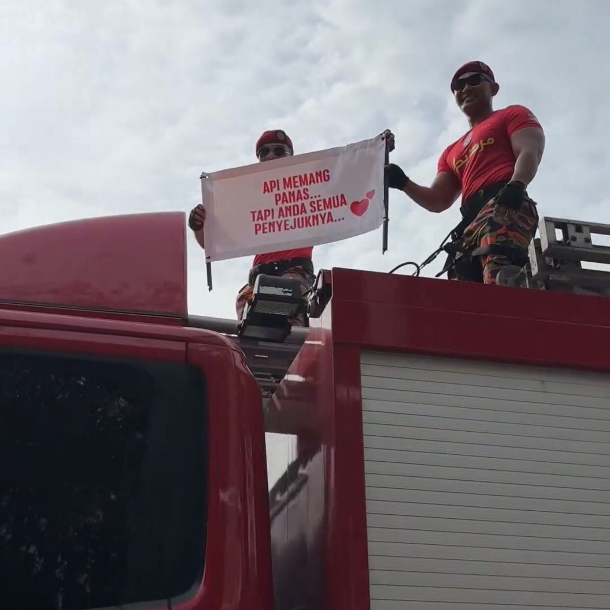 "Fire is hot but you're the cooler" - Abang Bomba "Sweet Talk" Visitors ...