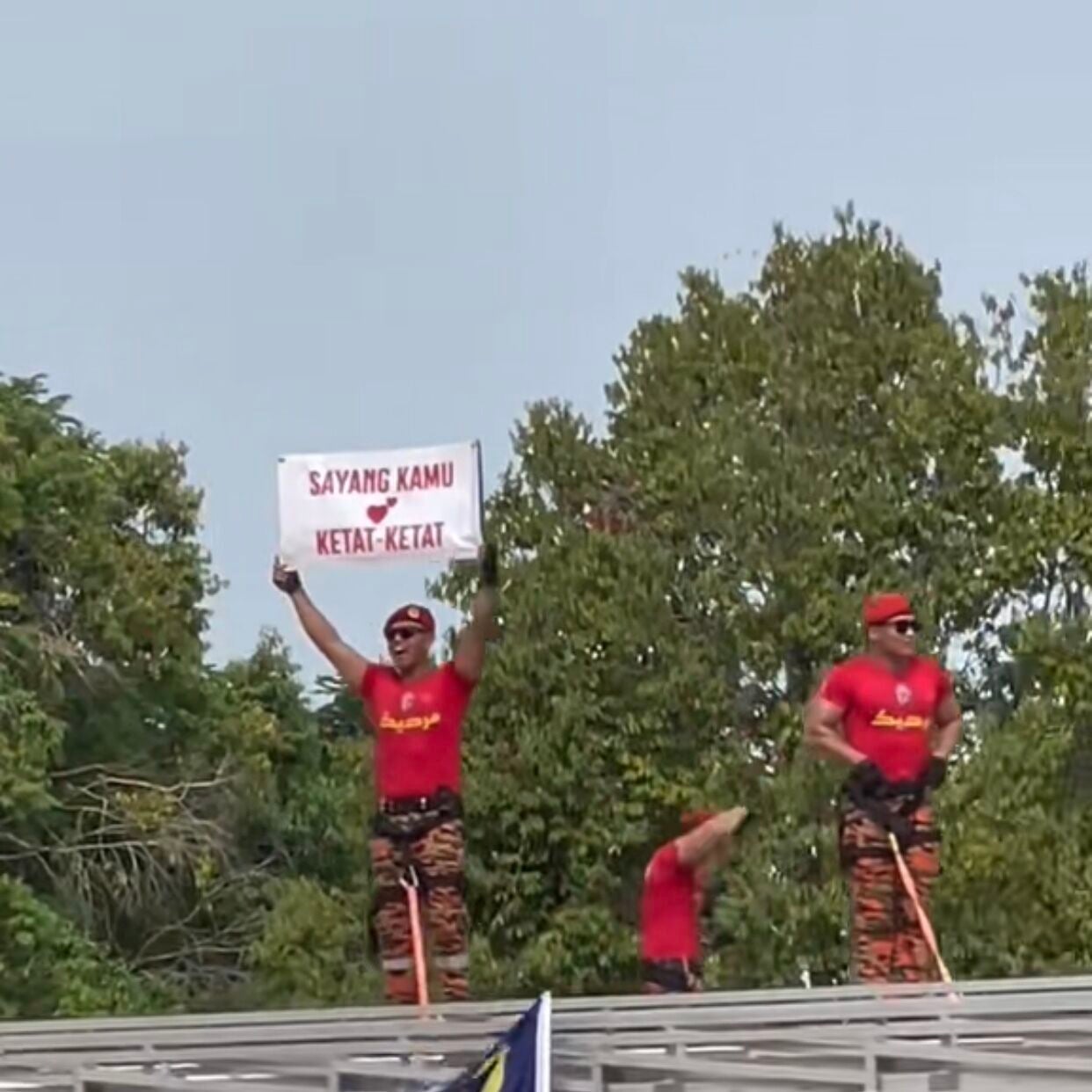 "Fire is hot but you're the cooler" - Abang Bomba "Sweet Talk" Visitors ...