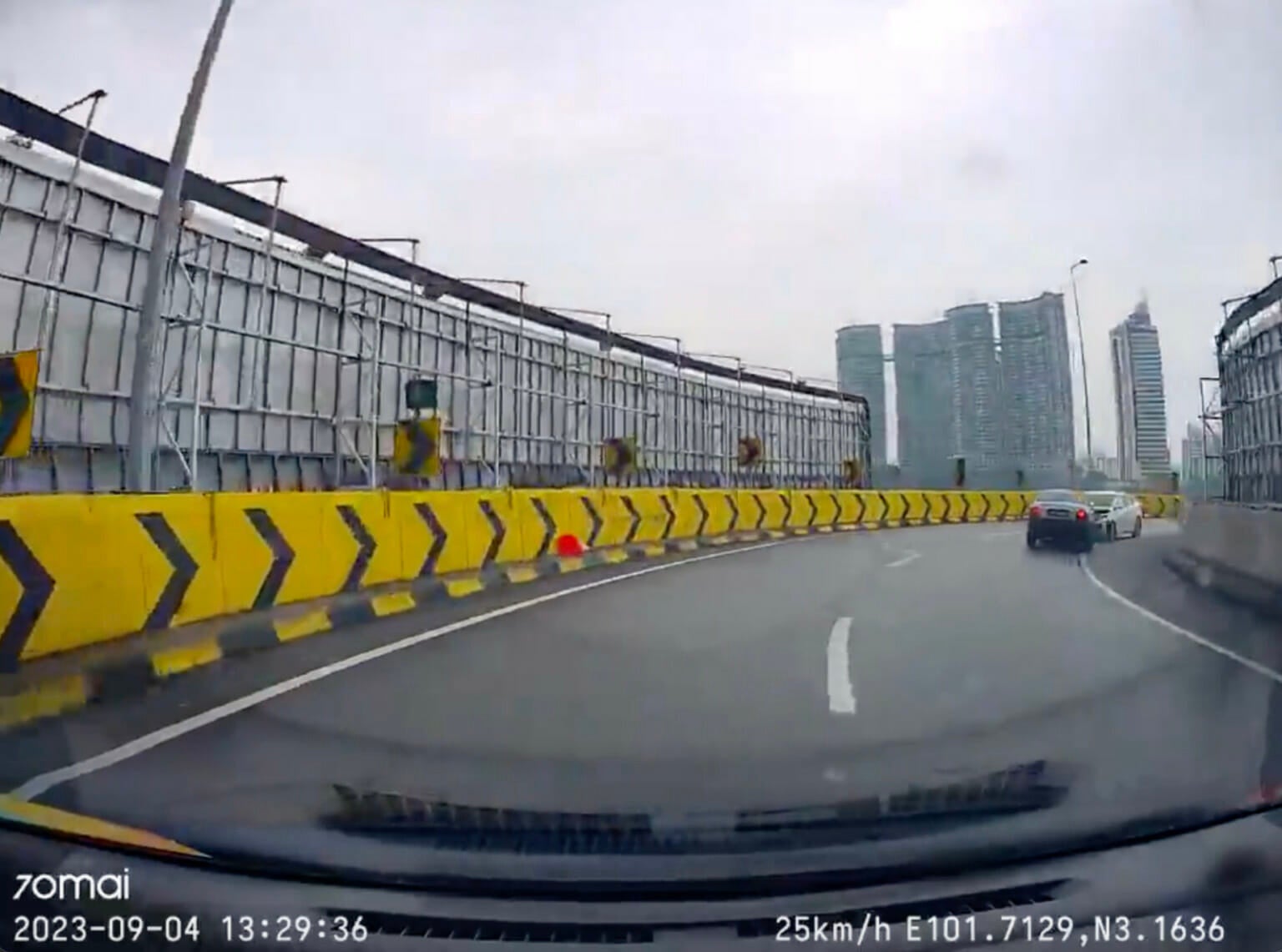 Car Dangerously Drives Against Traffic on Elevated Highway in KL ...