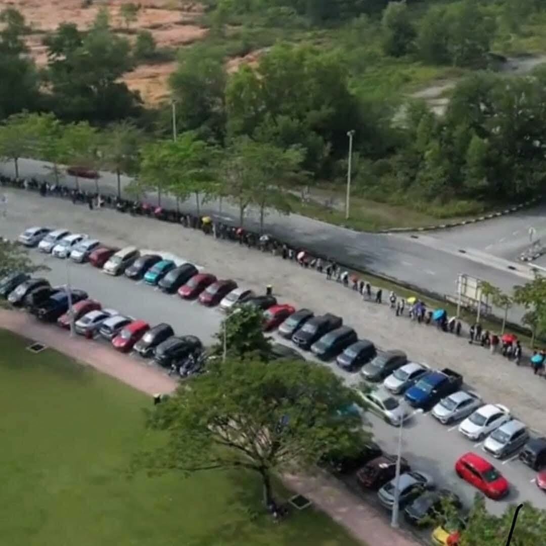 "Govt counters should sell desserts" - Crowd in Ipoh Spent 3 Hours to ...