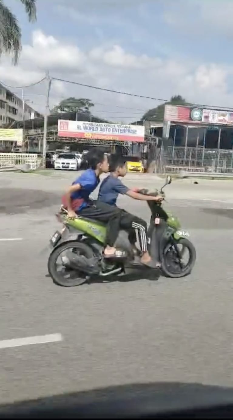 Teen Motorcyclists Seen Dangerously Riding Without Helmets on Middle of ...