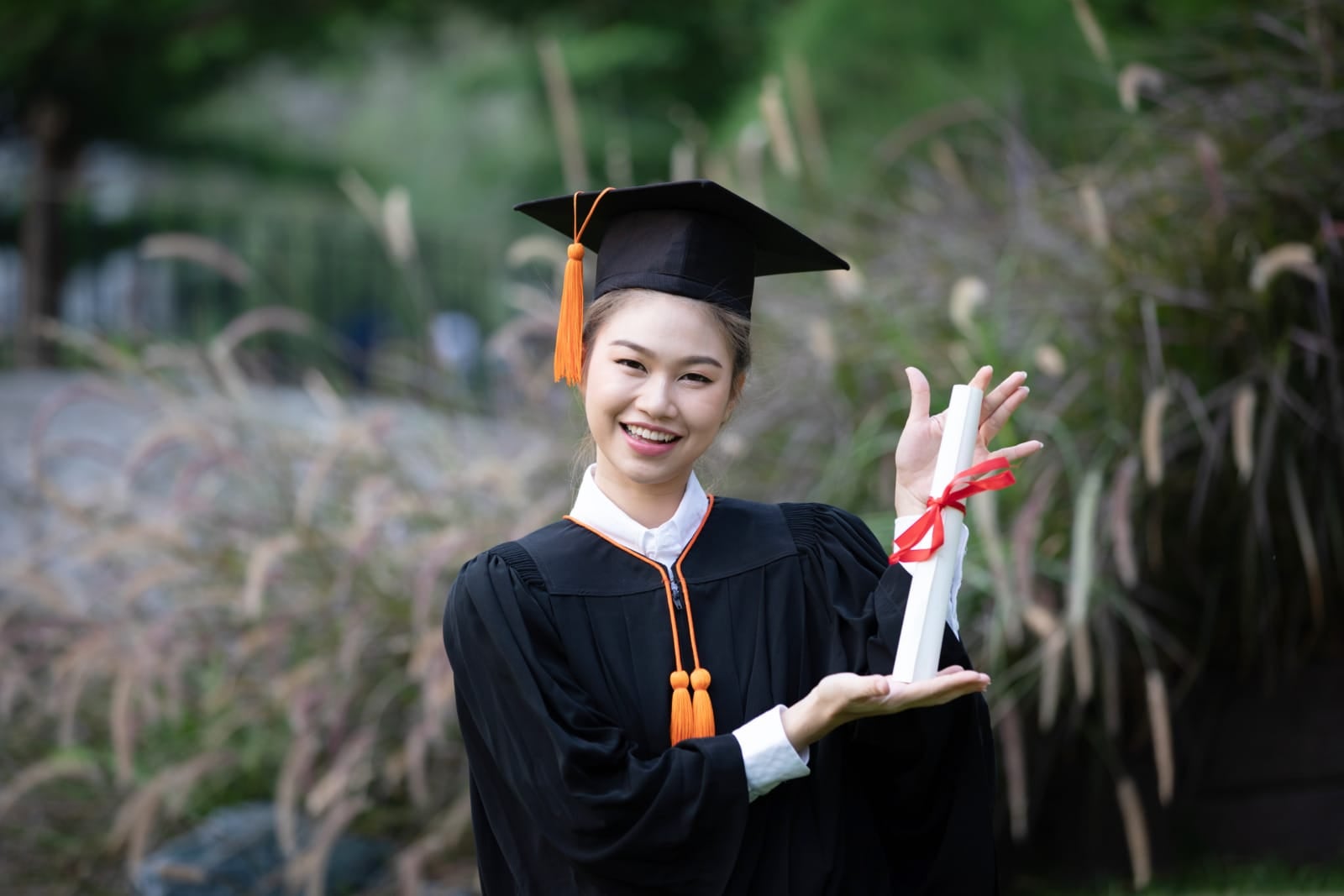 M'sian Fresh Grad Feels Bad for Lying to Family About How Much She ...