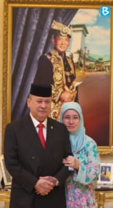 Queen Melts Hearts After Video Of Her Hugging Her Brother, The Sultan ...